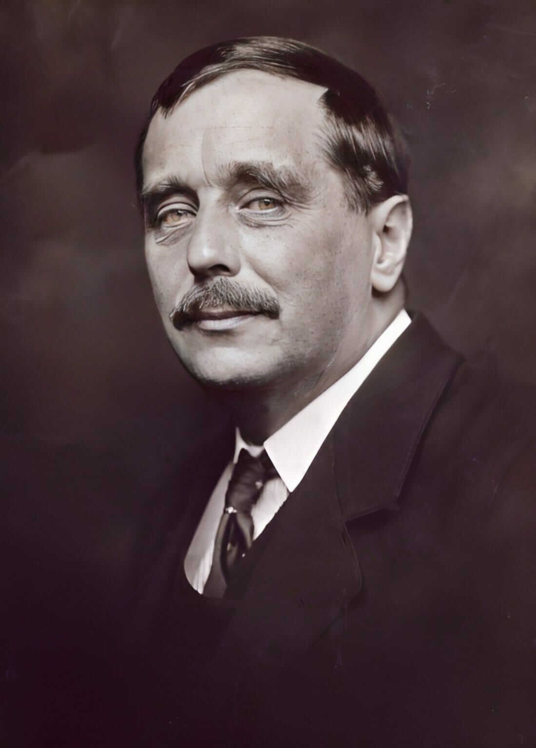 30 Amazing and Rare Photos of H.G. Wells - Face26 - AI Photo Enhancer